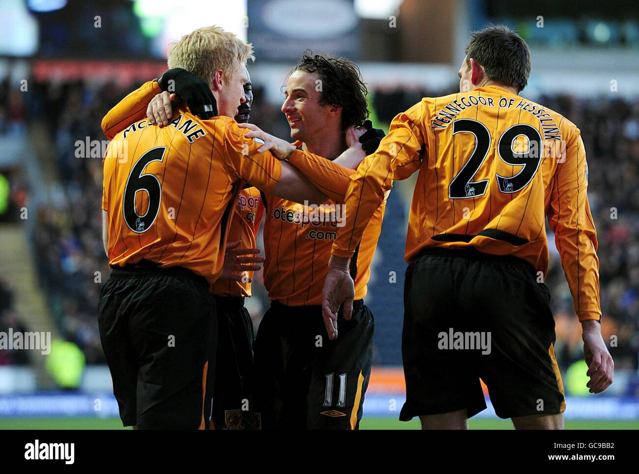 Stephen Hunt (au centre) de Hull City célèbre avec ses coéquipiers ...