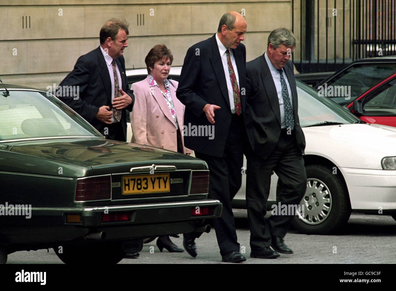 LIZ MAXWELL, LA MÈRE DE SUSAN MAXWELL ASSASSINÉE, ARRIVE POUR LA ...