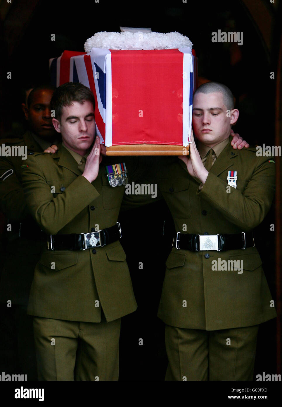 Le cercueil du Rifleman Peter Aldridge, 19 ans, d'Une compagnie 4 ...