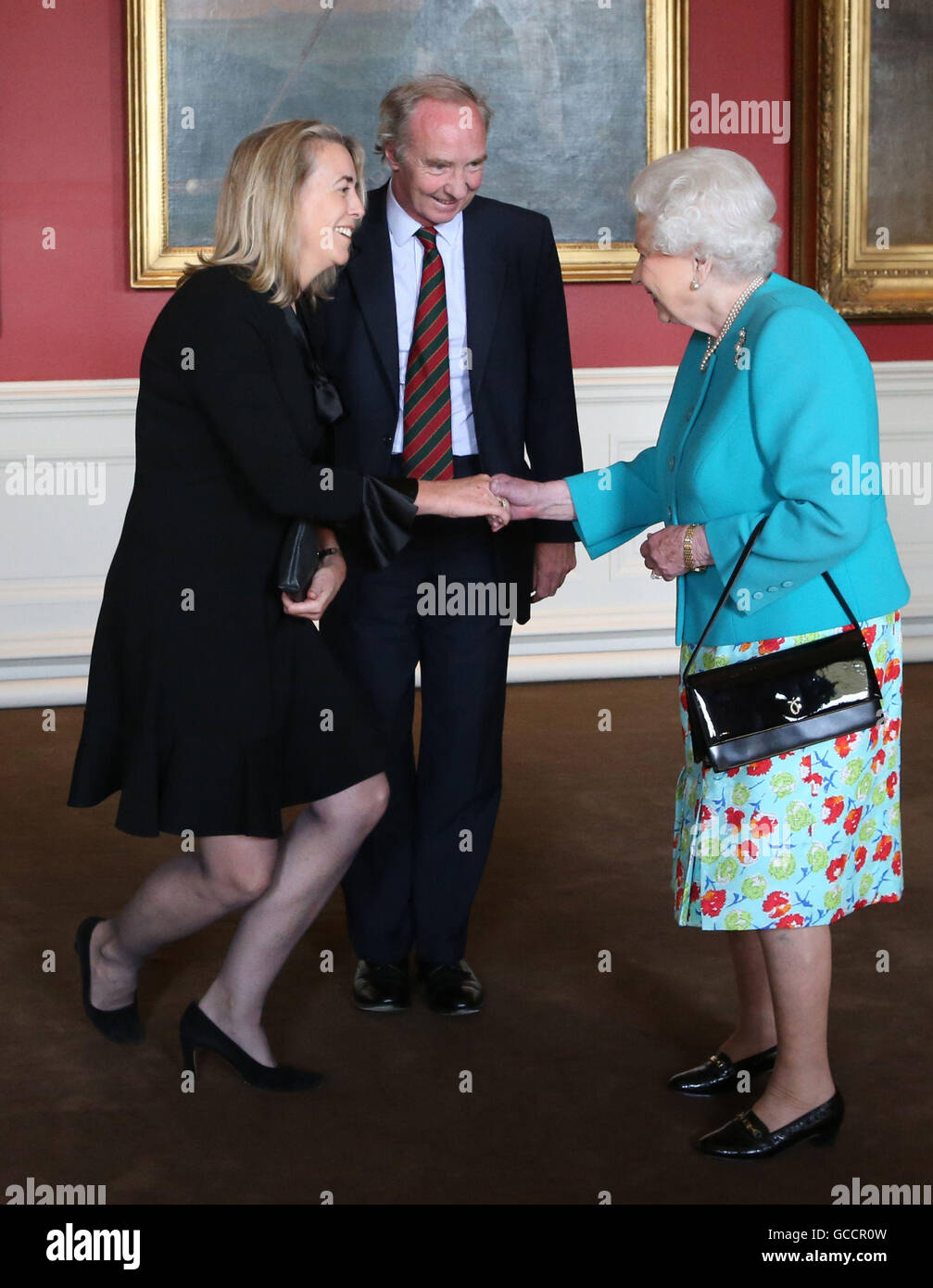 La reine Elizabeth II se réunit le duc de Buccleuch et artiste Nicky ...