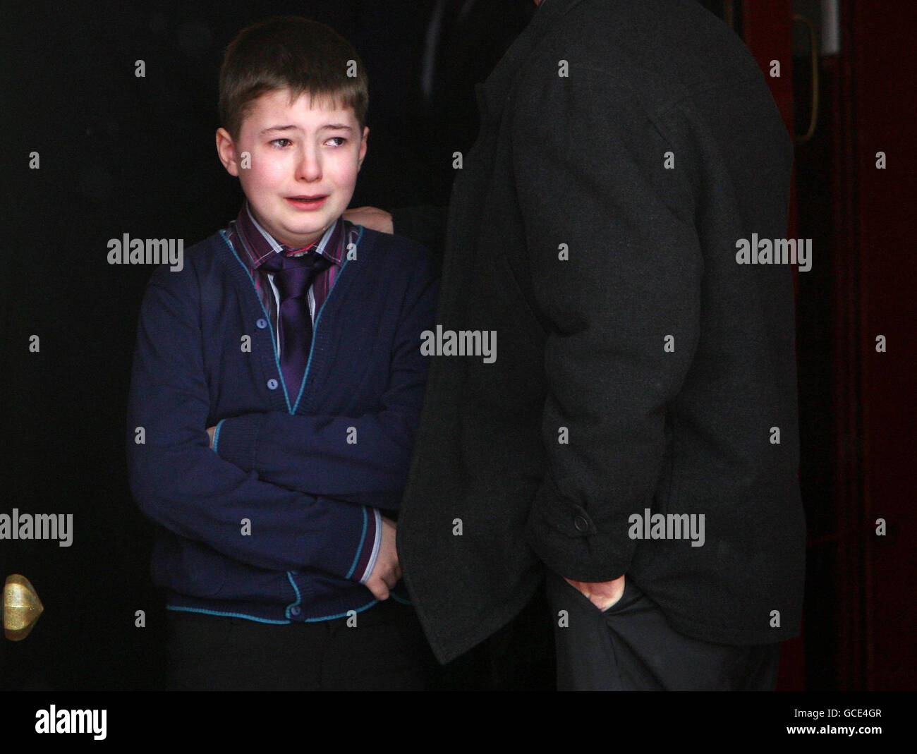 Fraser Paton, 10 ans, frère de Natasha Paton quitte une cérémonie de ...