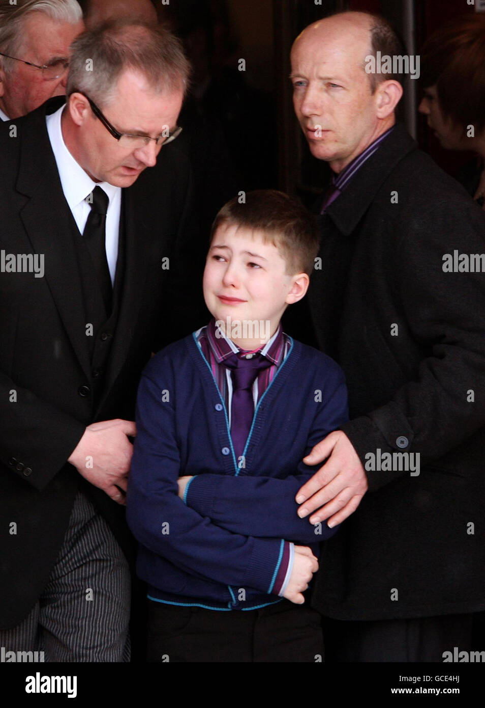 Fraser Paton, 10 ans, frère de Natasha Paton quitte une cérémonie de ...