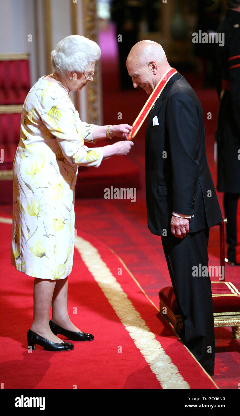 Fait chevalier par la reine buckingham palace Banque de photographies ...