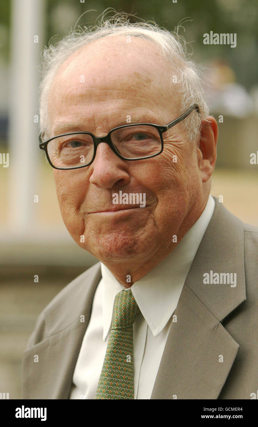 Ancien inpecteur d'armes en chef dr hans blix Banque de photographies ...