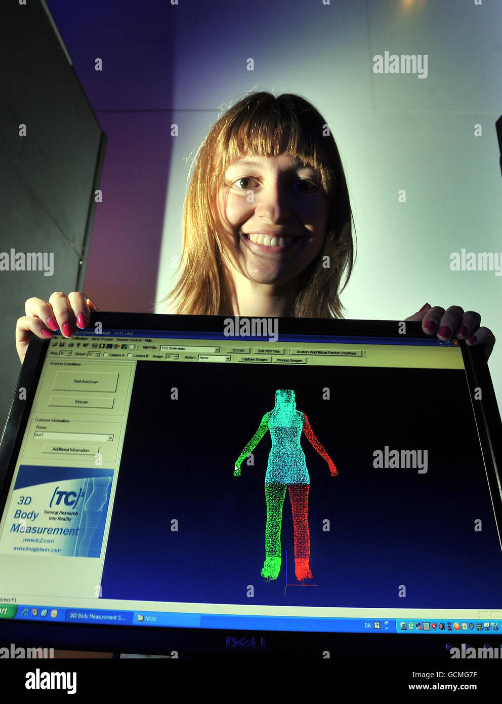 Natalie Mills avec une image générée par ordinateur d'elle-même à ...