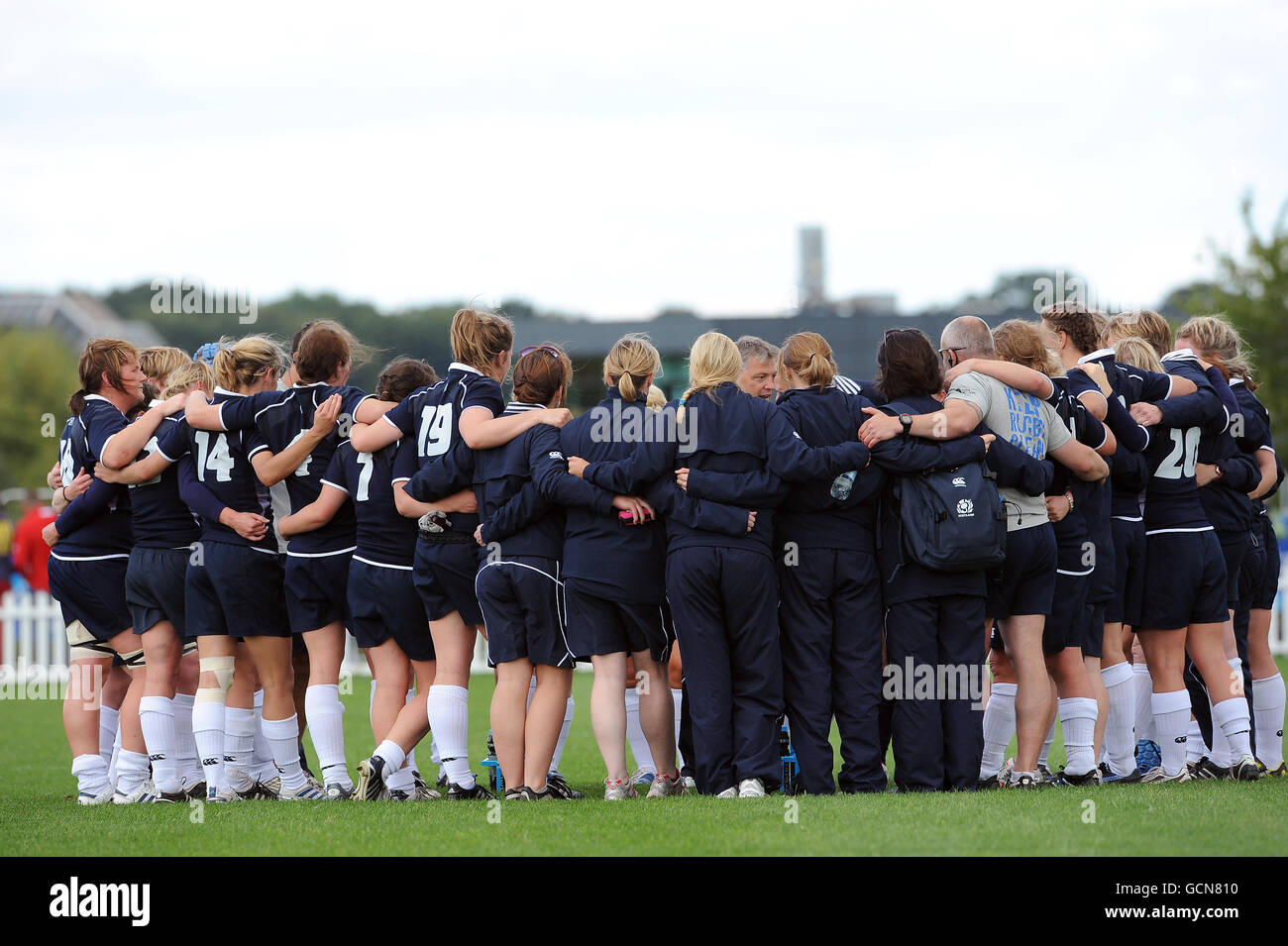 Les joueurs de surrey forment un petit groupe Banque de photographies ...
