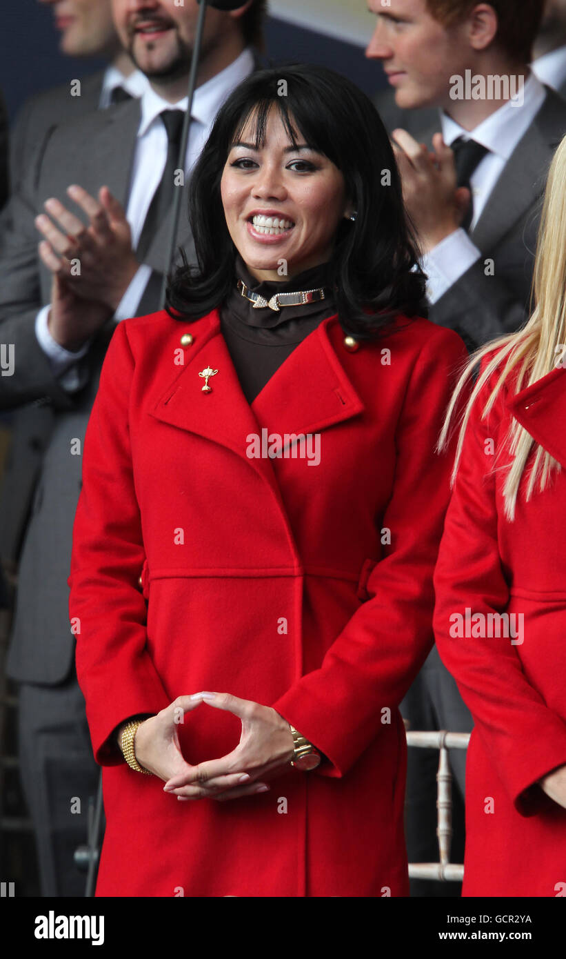 Lisa, l'épouse du capitaine américain Corey Pavin lors de la cérémonie ...
