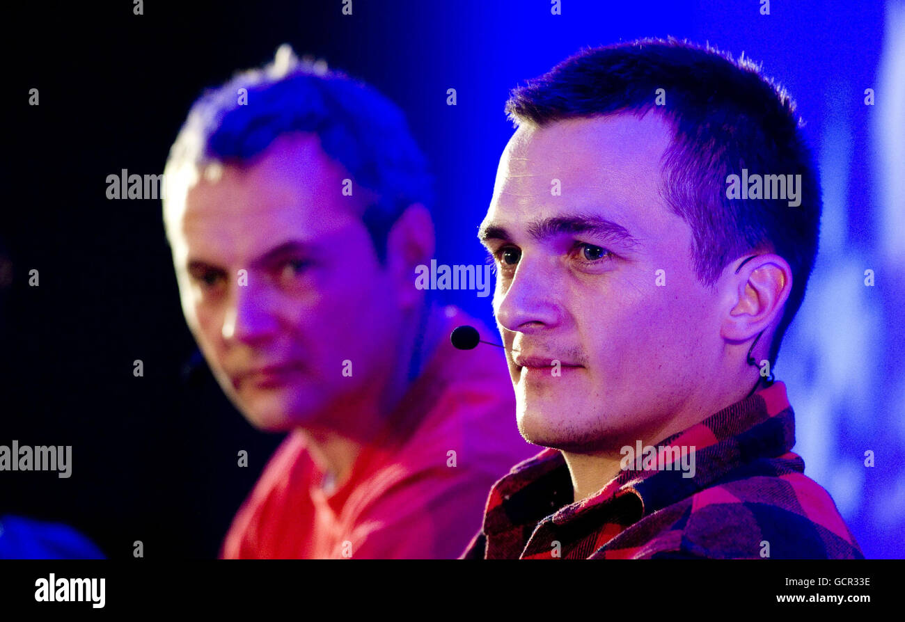 John Colley (au centre), directeur de la photographie et Rupert Friend ...