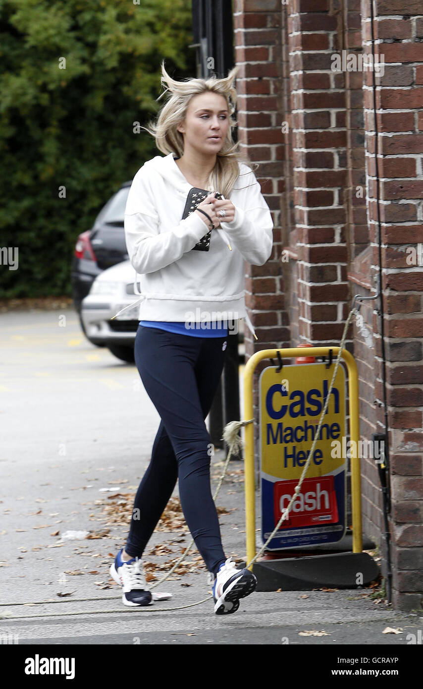 Alex Curran évite le billet de stationnement.Alex Curran retourne dans ...