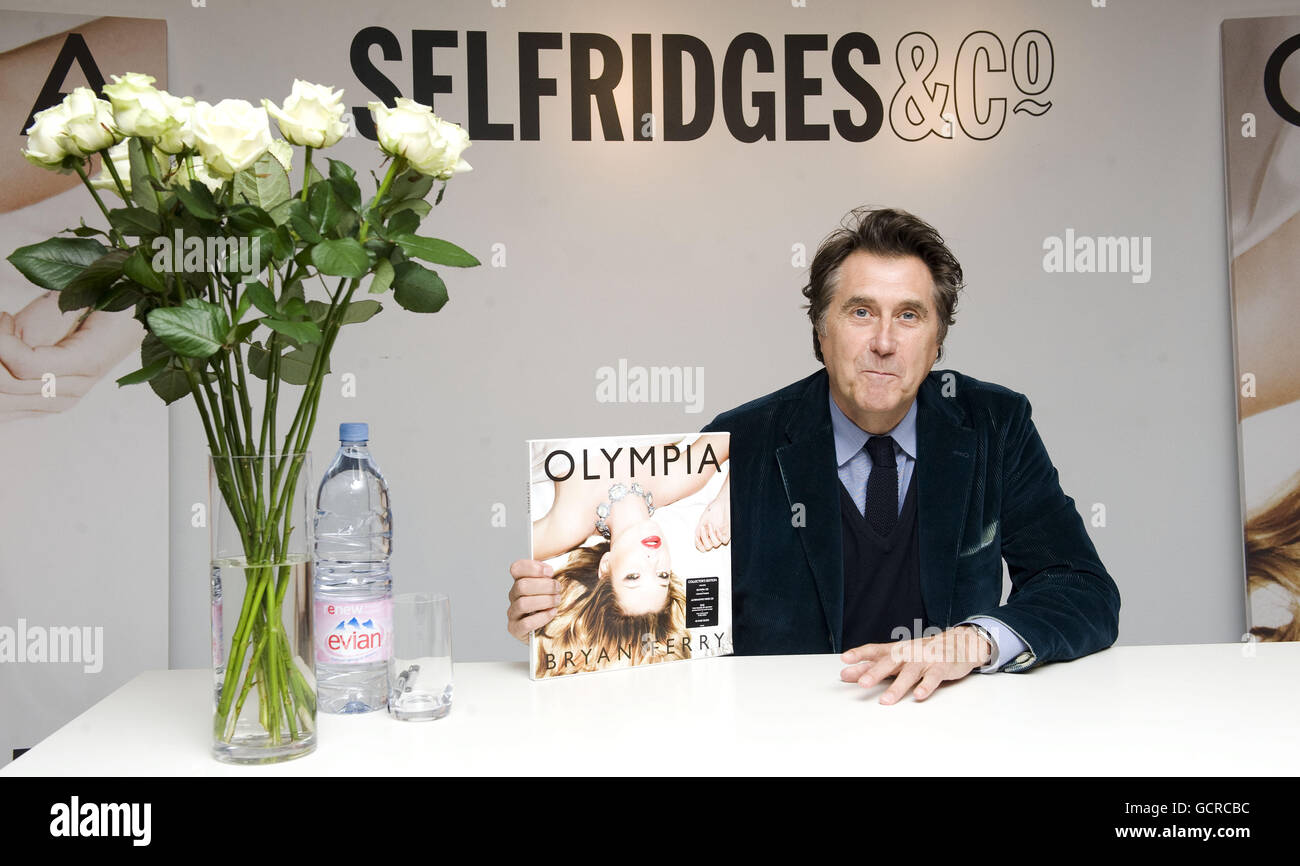 Bryan ferry signs copies of his new box set olympia Banque de ...