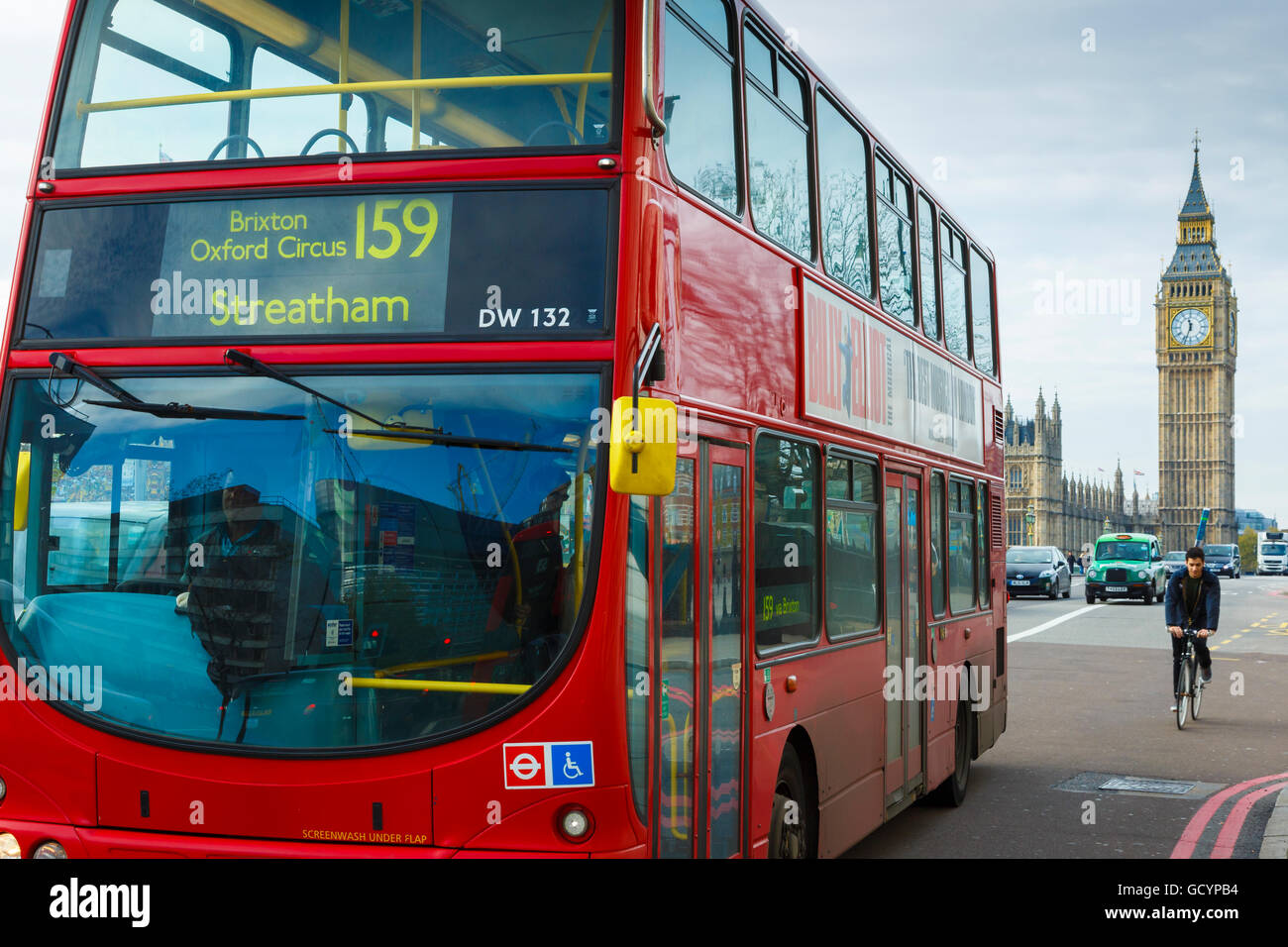 Big Ben et bus rouge typique. Londres, Angleterre, Royaume-Uni, Europe ...