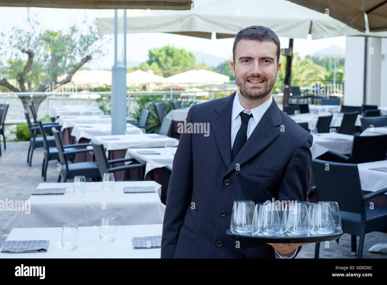 Restaurant waiter Banque de photographies et d’images à haute ...