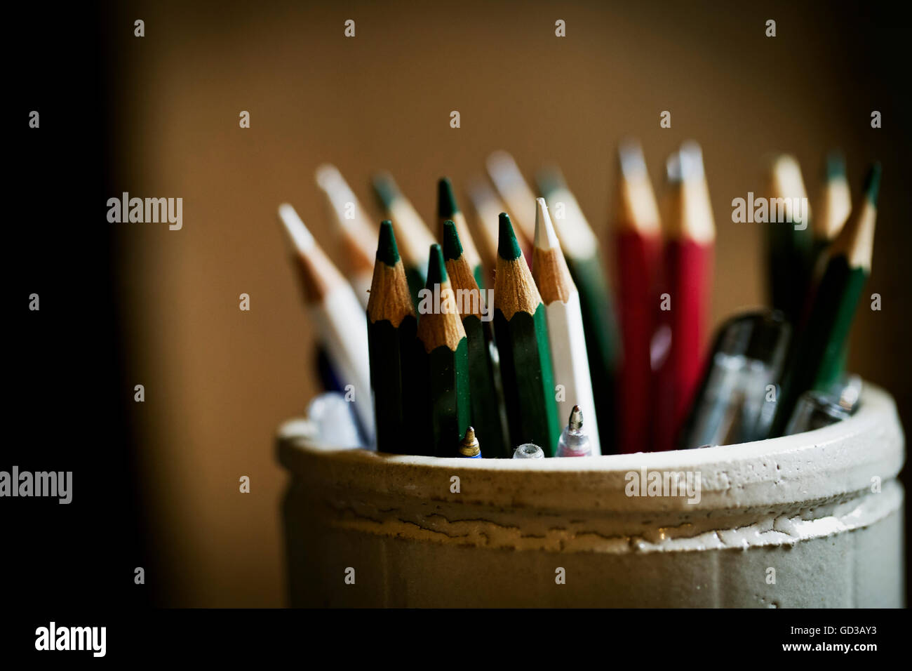 Pot of crayons Banque de photographies et d’images à haute résolution ...