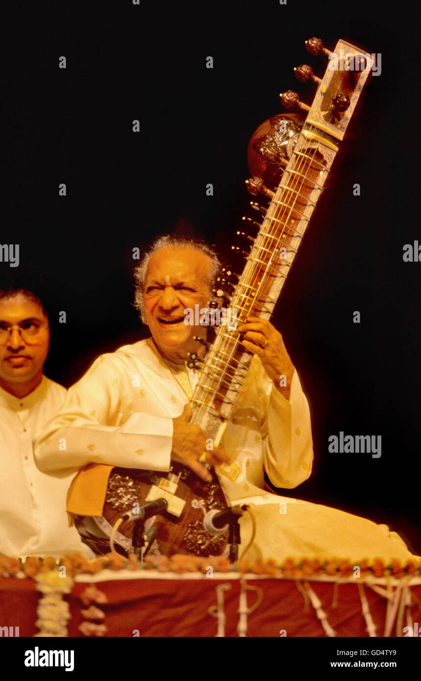 Sitar maestro Banque de photographies et d’images à haute résolution ...