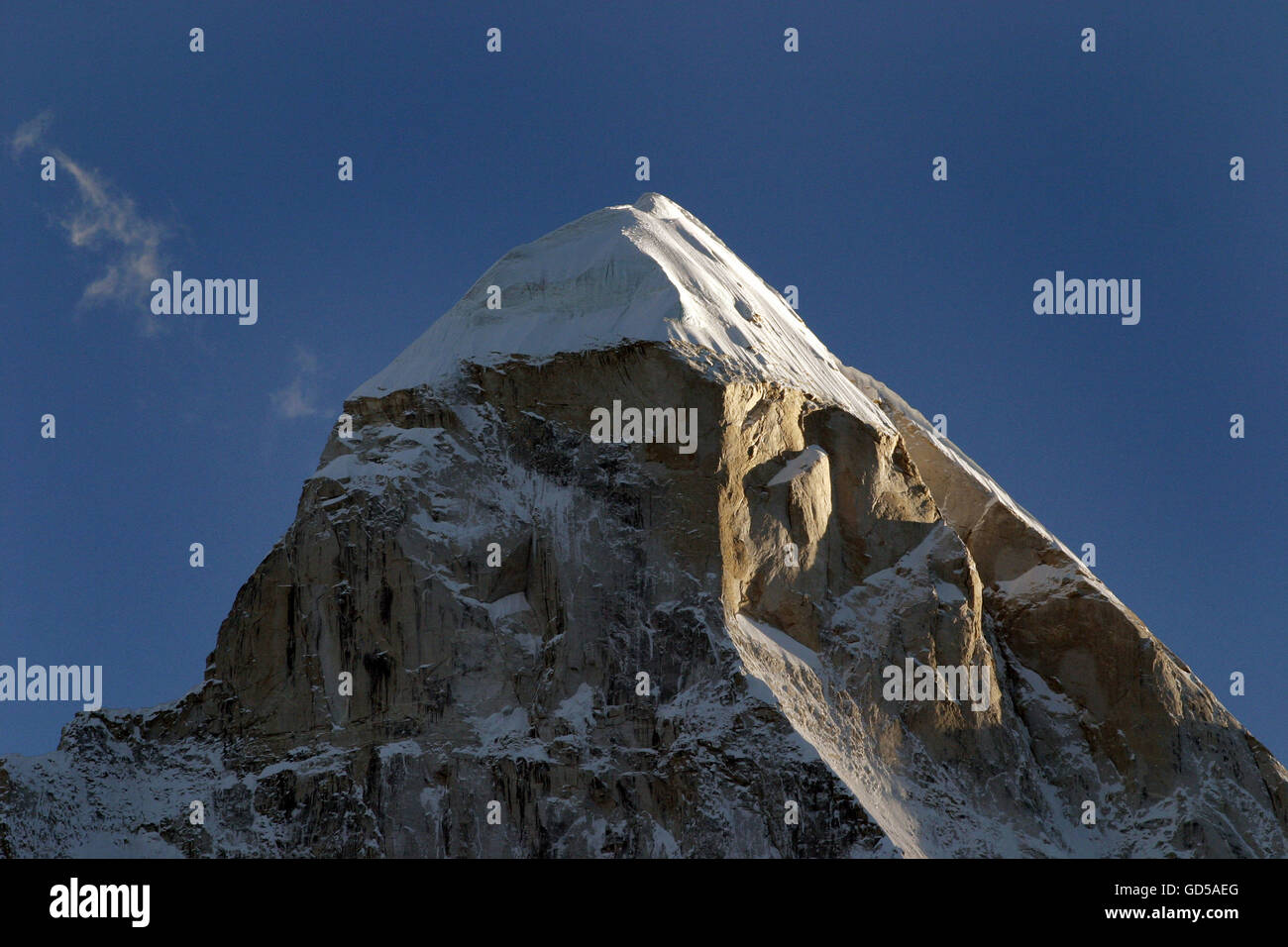 Shivling mountain Banque de photographies et d’images à haute ...