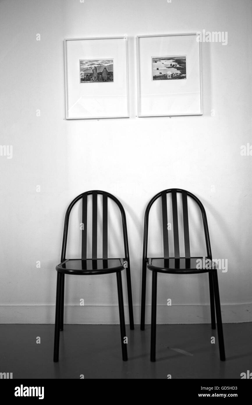 Intérieur de Henri Cartier Bresson musée avec des chaises de créateur à ...