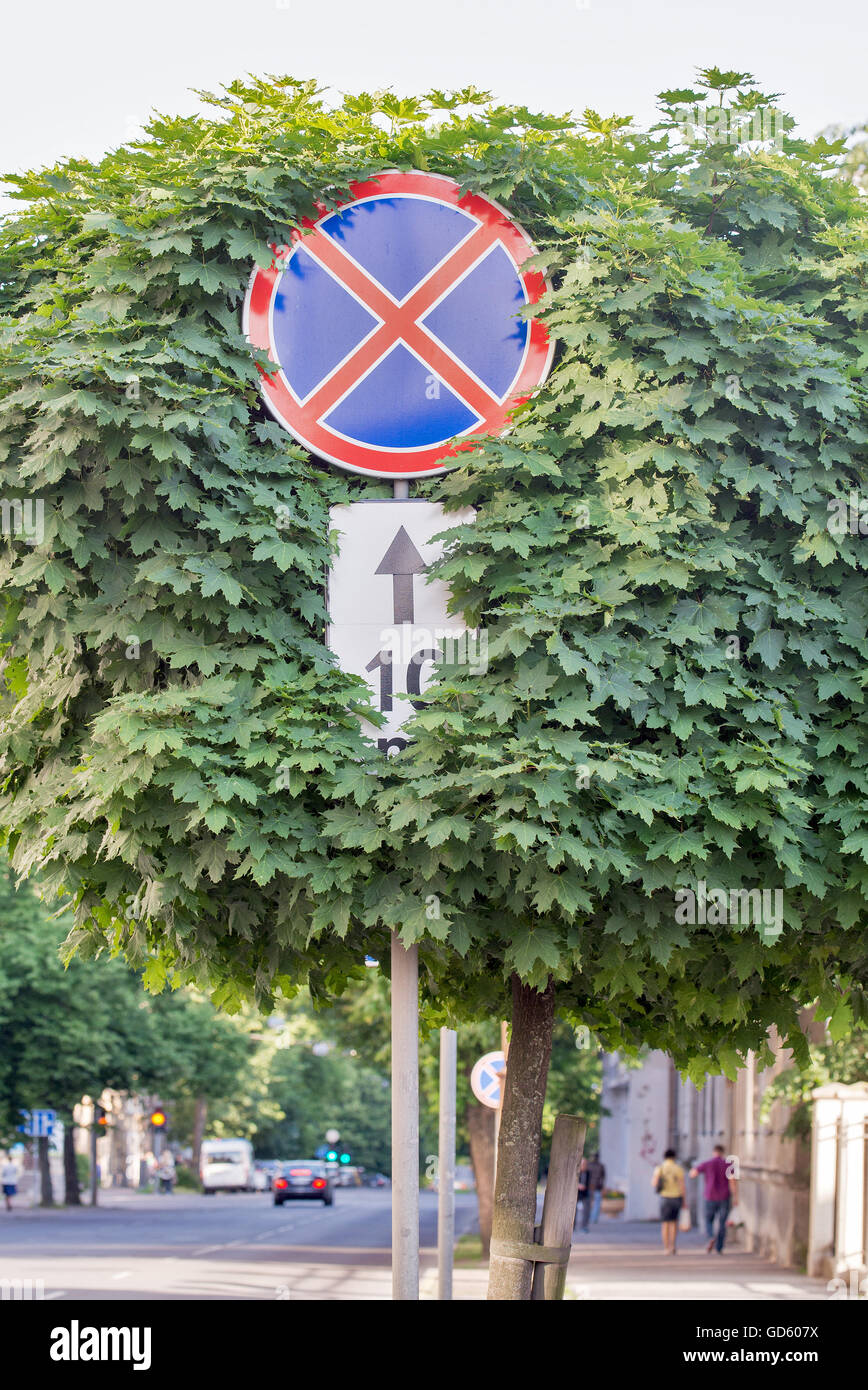 Panneau de signalisation rouge rond Banque de photographies et d’images ...