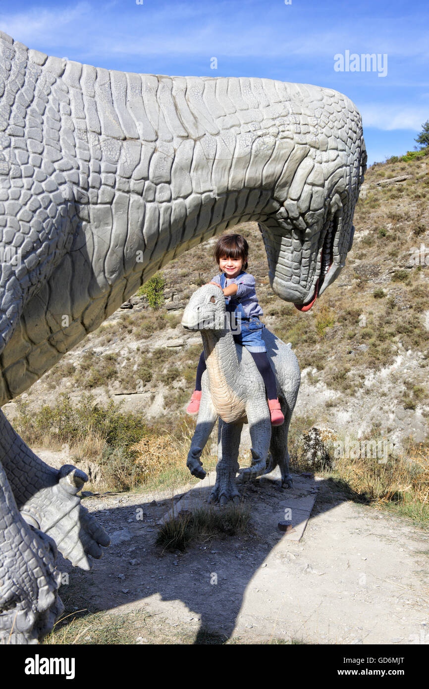 L'Espagne, La Rioja, Enciso. Statue d'un dinosaure sur le site d ...