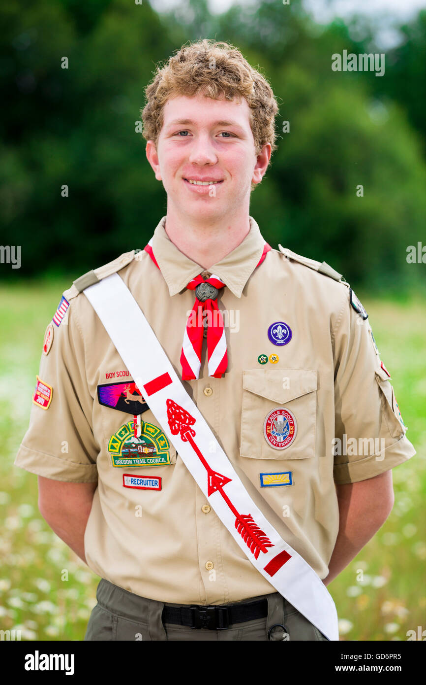Boy scout in uniform Banque de photographies et d’images à haute ...