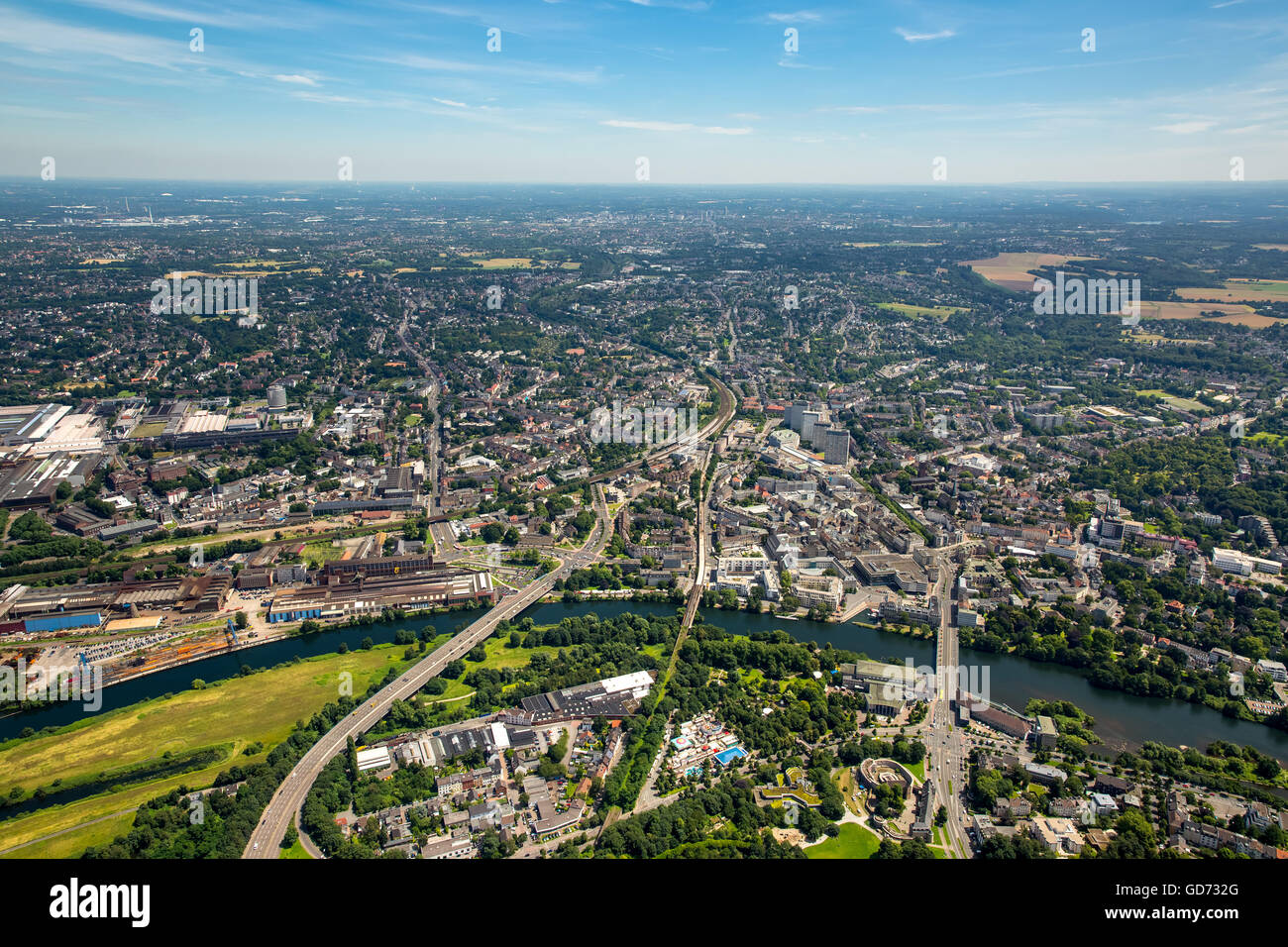 Vue aérienne, Ruhrbania et Mülheim an der Ruhr, le centre-ville de ...
