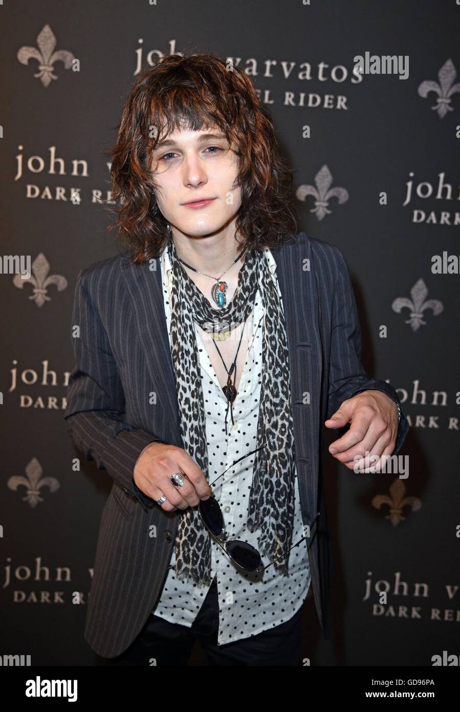 Tyler bryant Banque de photographies et d’images à haute résolution - Alamy