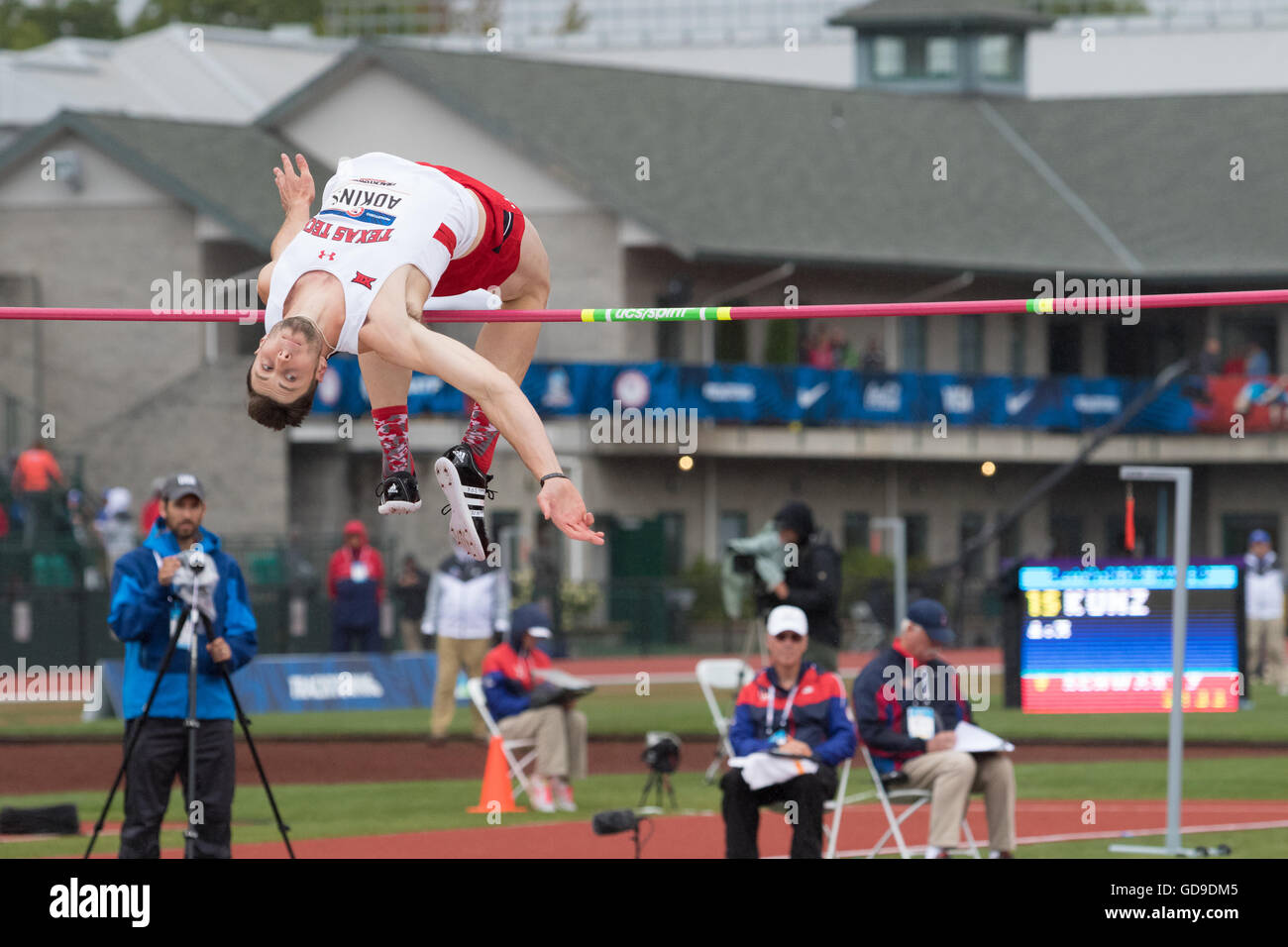 Finale du saut en hauteur masculin Banque de photographies et d’images ...