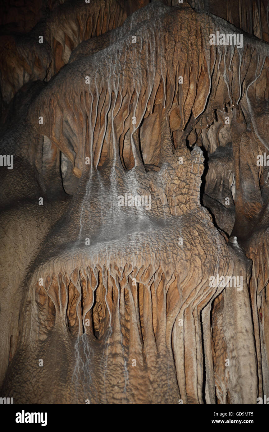 Grotte calcaire naturelle Banque de photographies et d’images à haute ...
