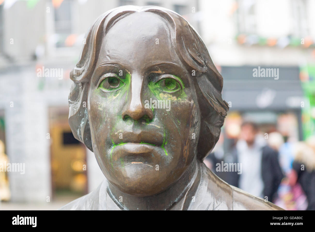 Ireland galway statue oscar wilde Banque de photographies et d’images à ...