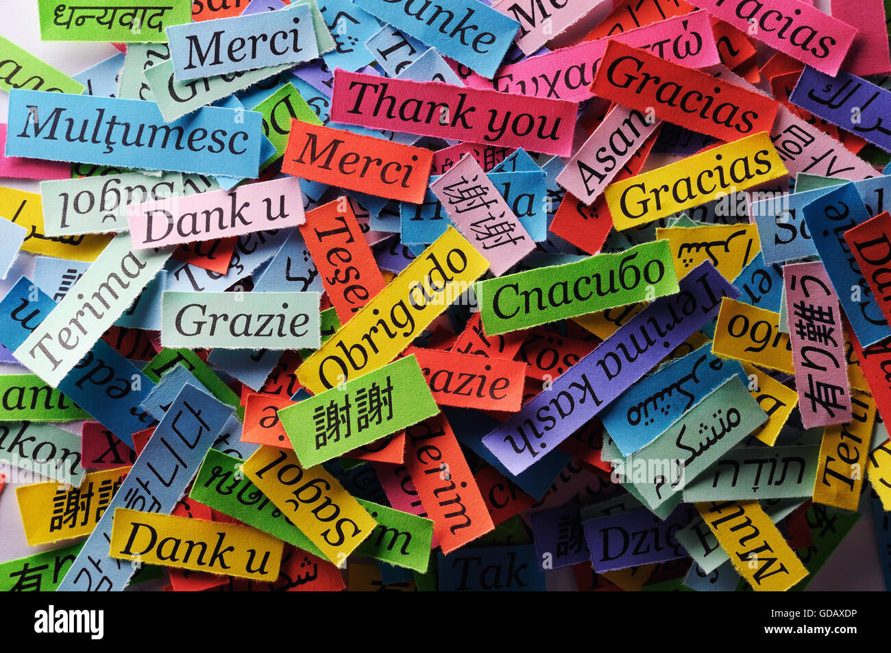 Merci Nuage de mots imprimés sur du papier de couleur différentes ...