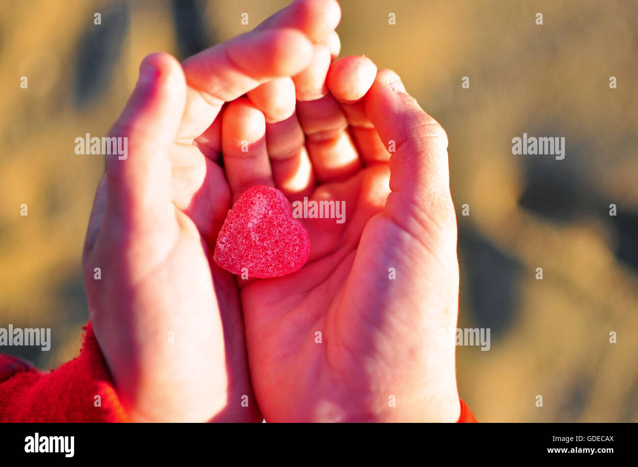 Coeur mains Banque de photographies et d’images à haute résolution - Alamy
