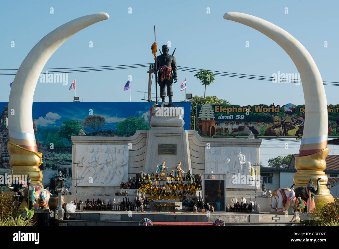 Le monument de Phaya Surin Phakdi Si Narong Changwang dans la ville de Surin en Isan en ...