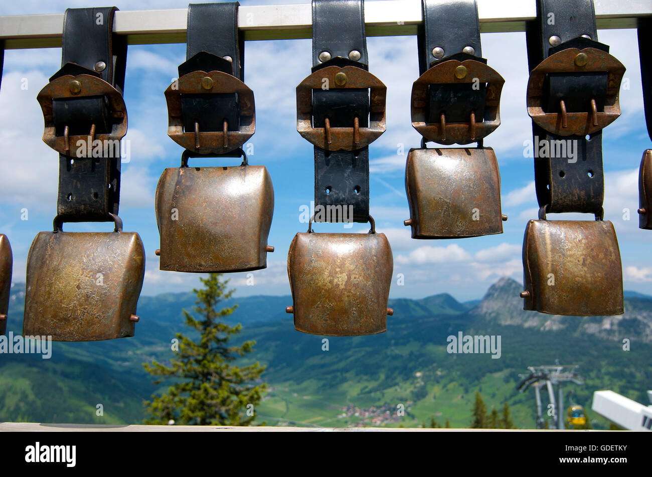 Cloches de vache traditionnelles tannheim Banque de photographies et d ...