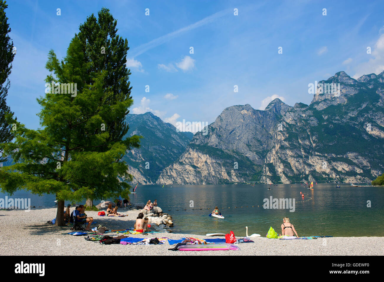 Plage torbole lac de garde Banque de photographies et d’images à haute ...