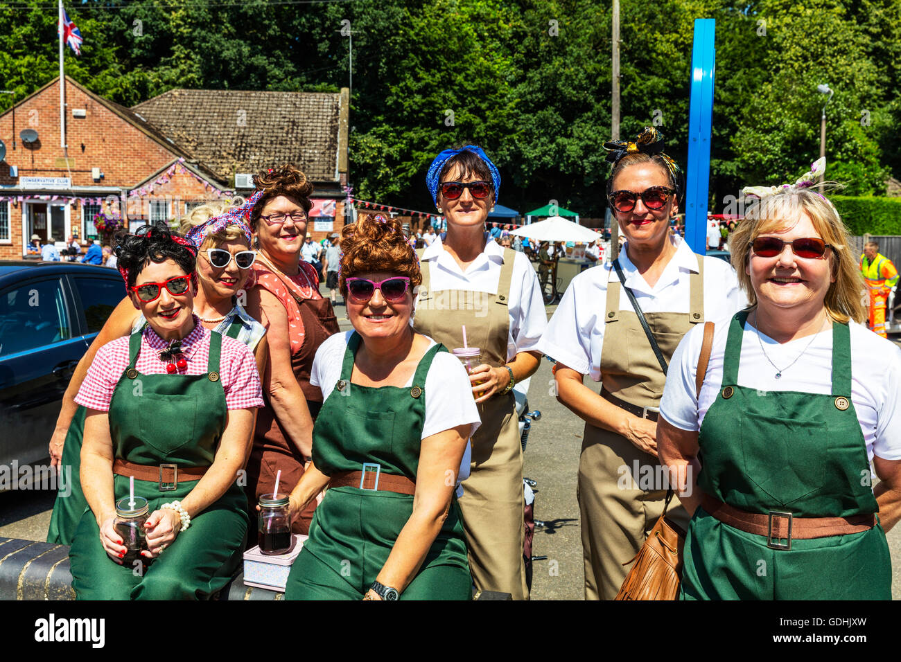 Landgirls landgirls Banque de photographies et d’images à haute ...