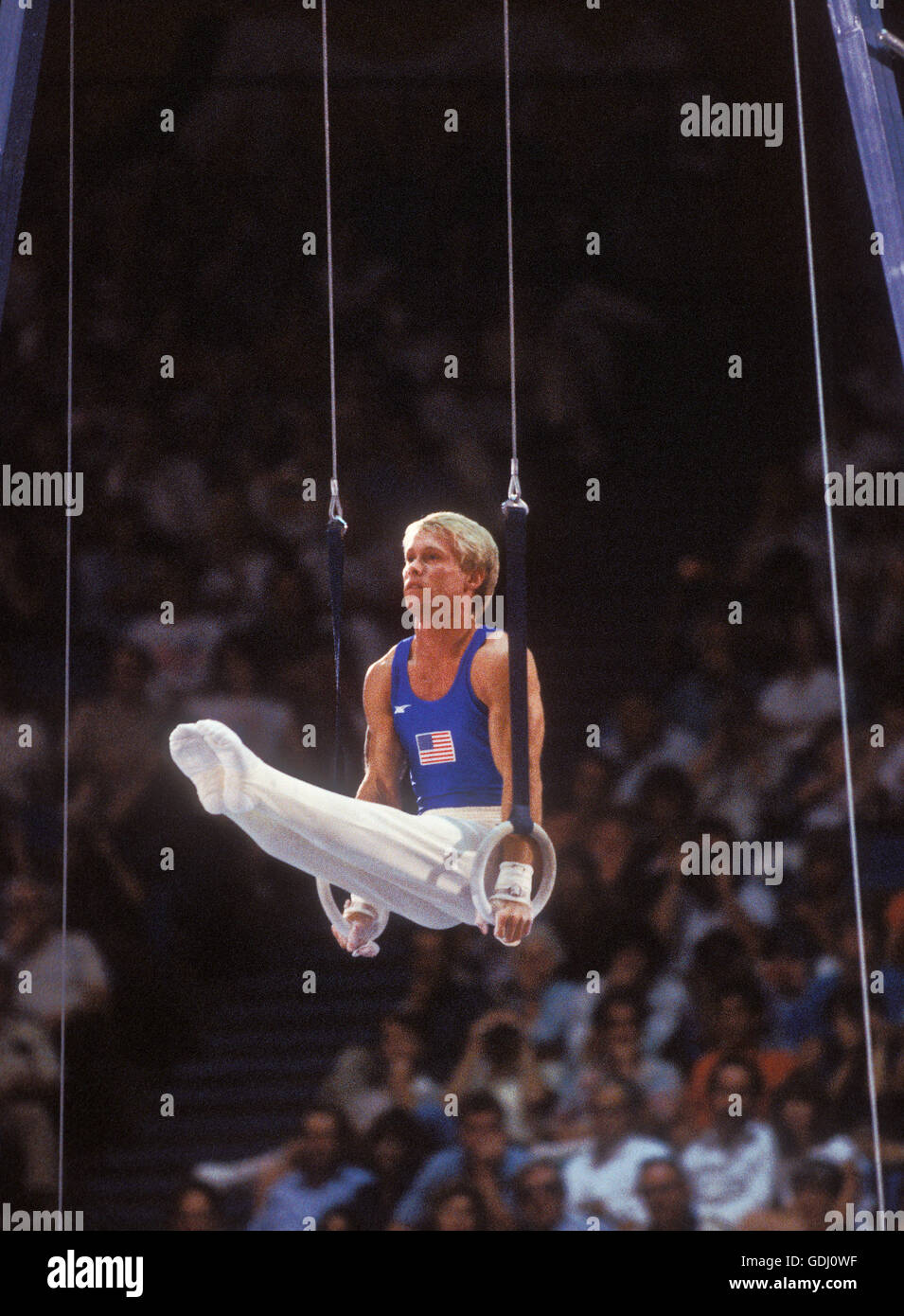 Bart Conner de USA effectue sur sonne au Jeux Olympiques de 1984 à Los ...