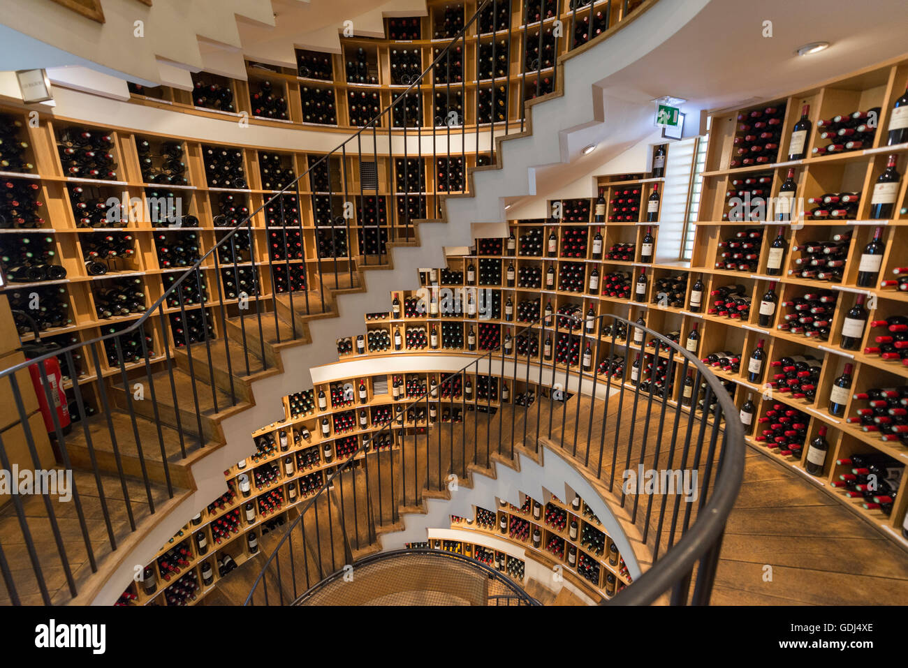 Caviste L'Intendant à Bordeaux Photo Stock - Alamy