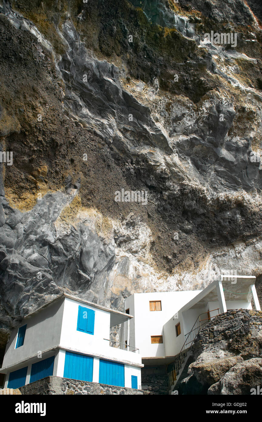 Maisons dans le rocher Banque de photographies et d’images à haute ...