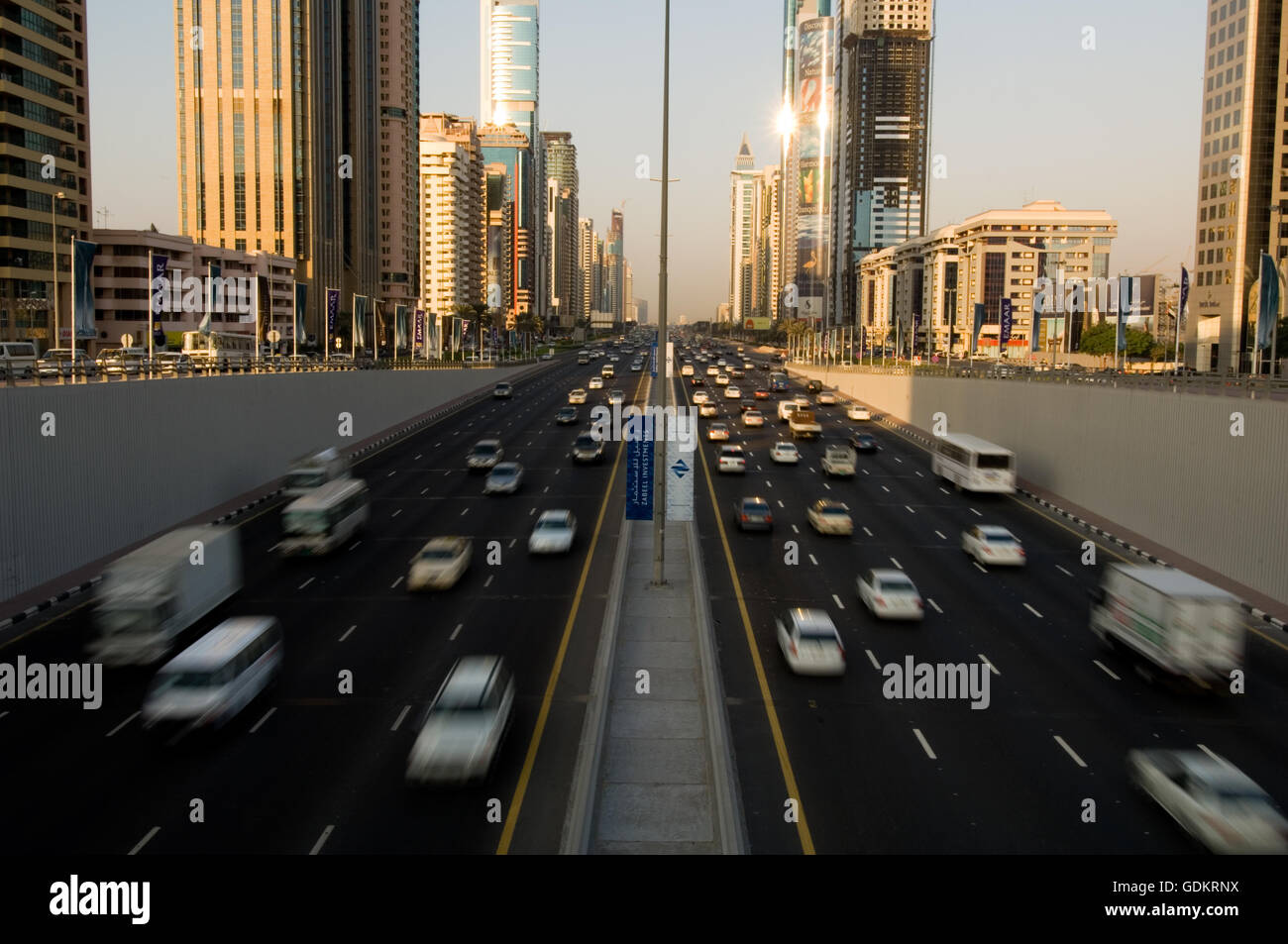 Sheikh zayed highway road intersection Banque de photographies et d ...