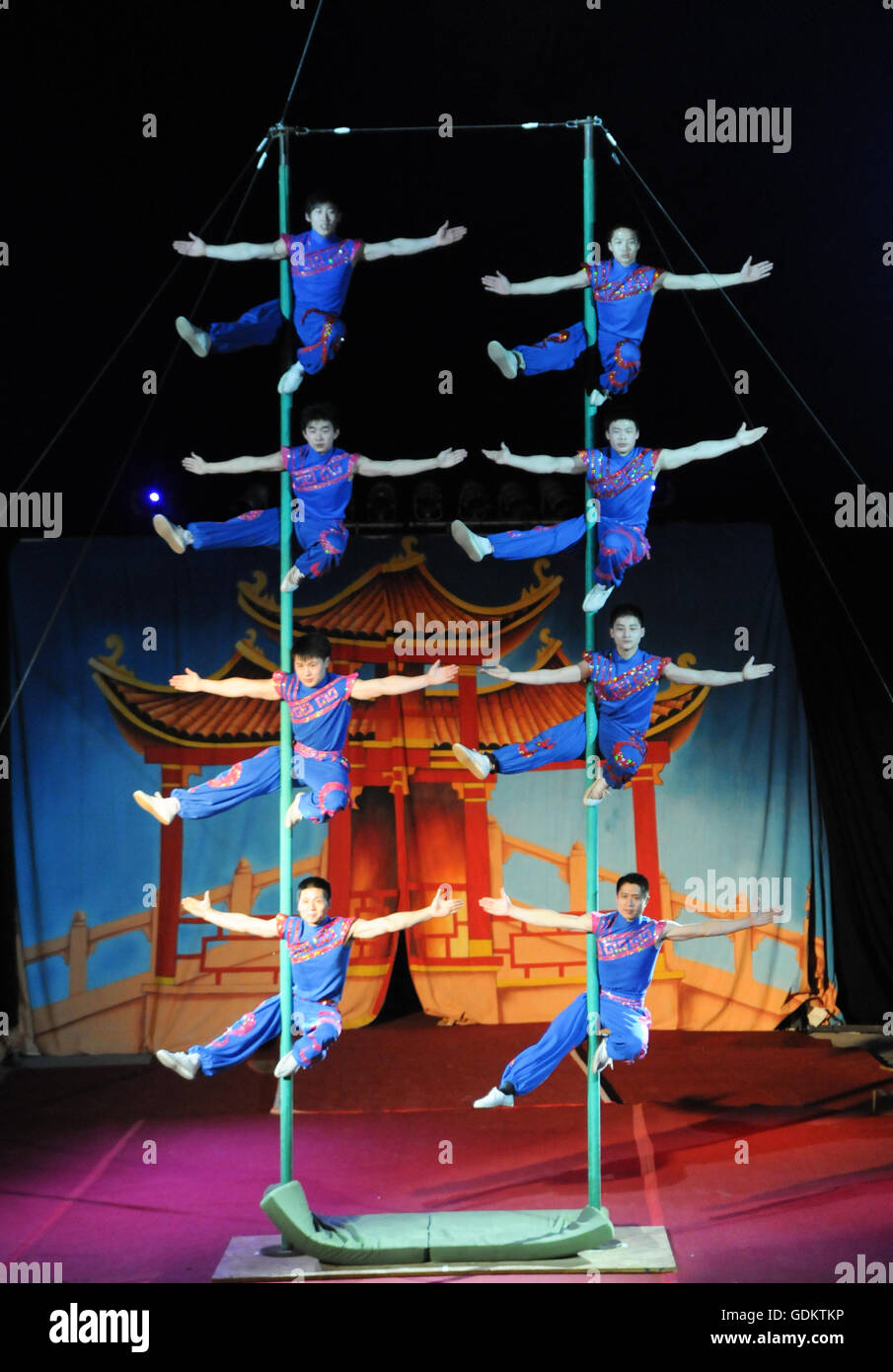 Artistes de cirque chinois Banque de photographies et d’images à haute ...