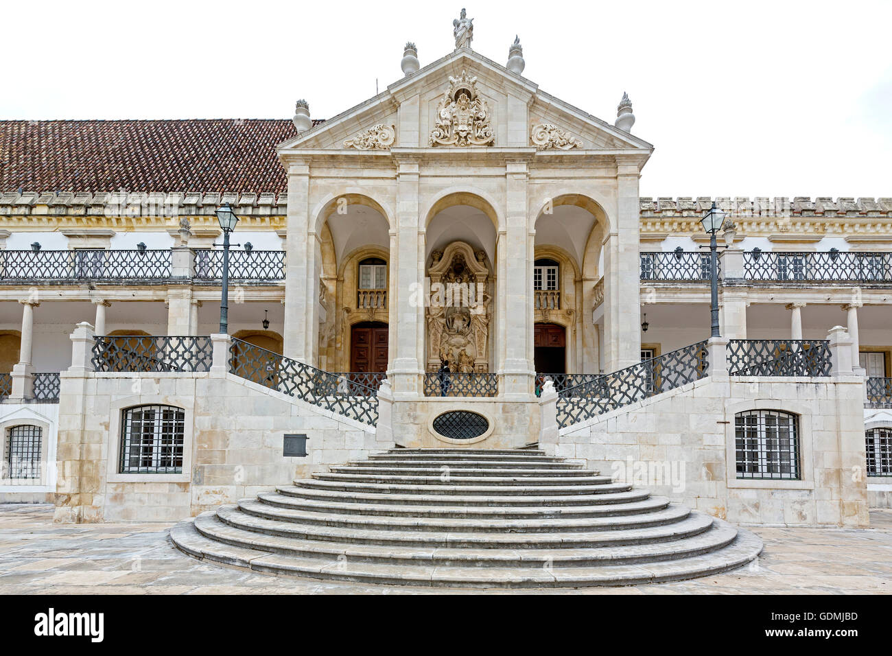 Student with black cape at the university of coimbra Banque de ...