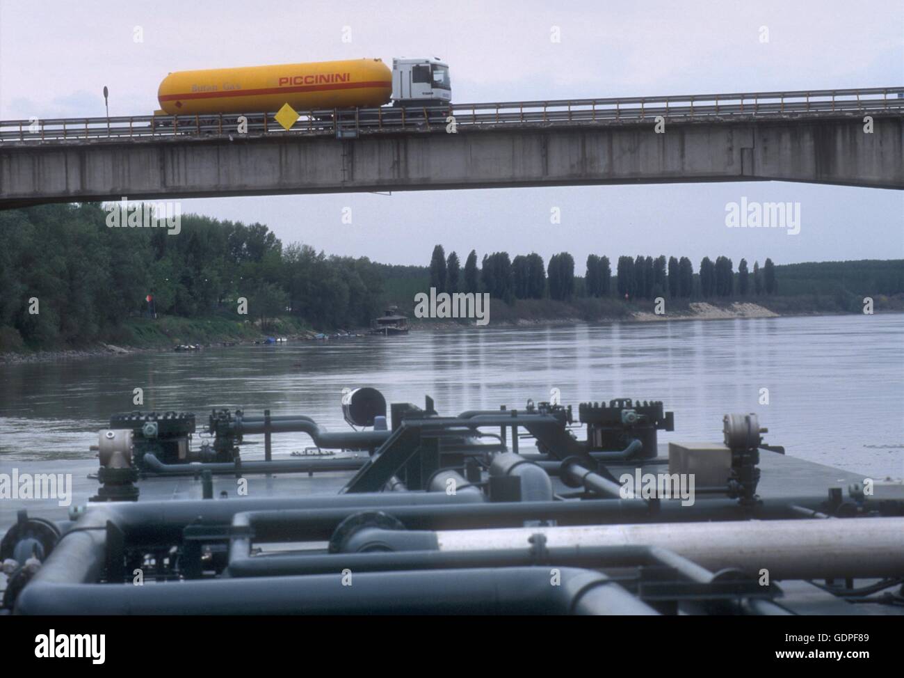 Bateau pousseur passerelle Banque de photographies et d’images à haute ...