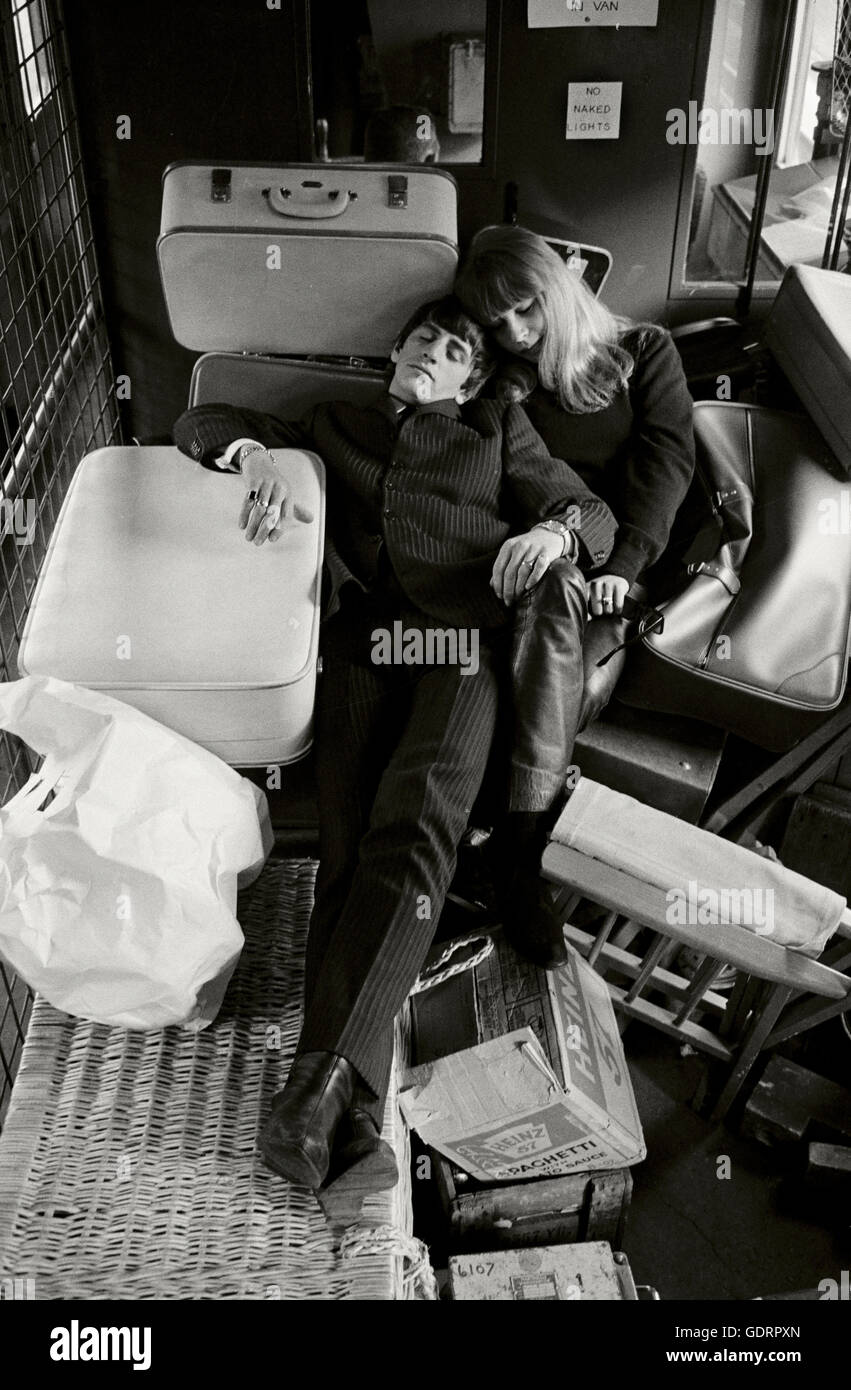 Ringo Starr avec Astrid Kirchherr dans le coffre sur une dure journée ...