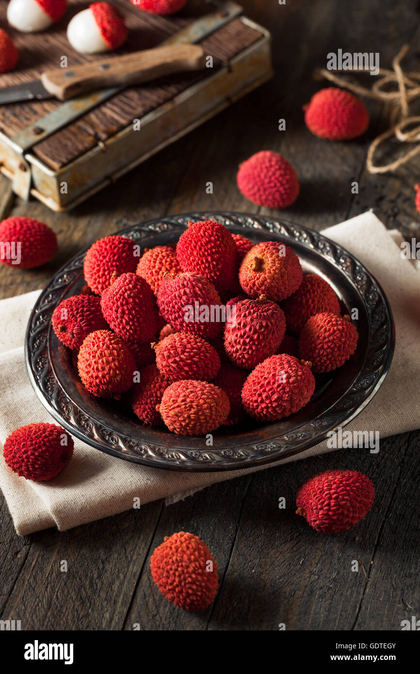 Manger des fruits rouges Banque de photographies et d’images à haute ...