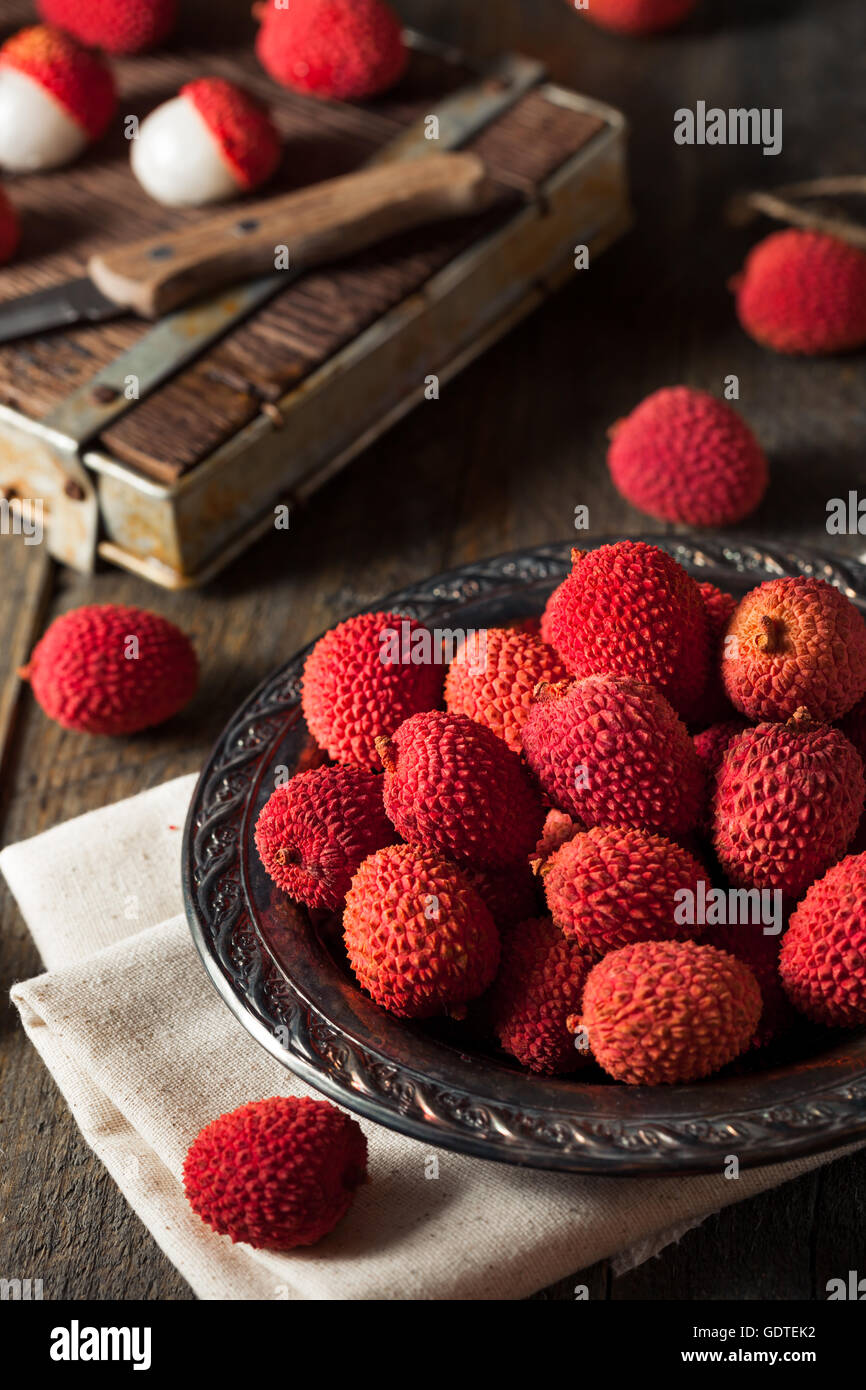 Manger des fruits rouges Banque de photographies et d’images à haute ...