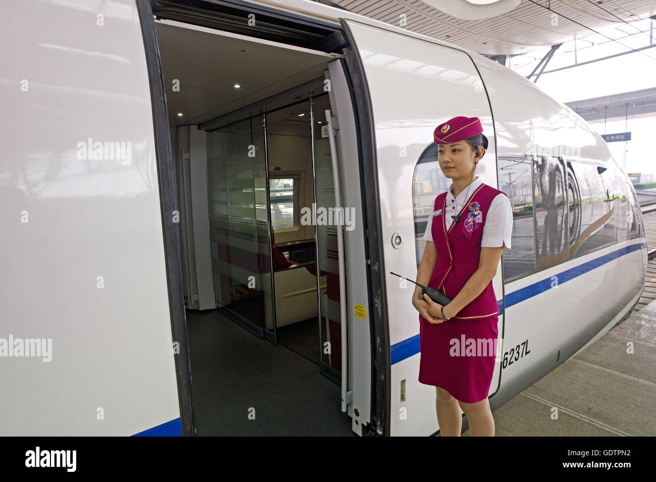 Train hostess Banque de photographies et d’images à haute résolution ...