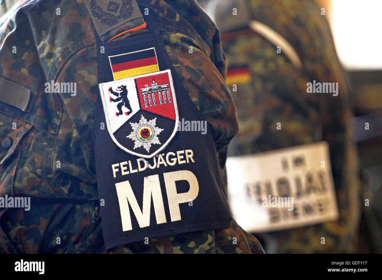 Policiers militaire Banque de photographies et d’images à haute ...