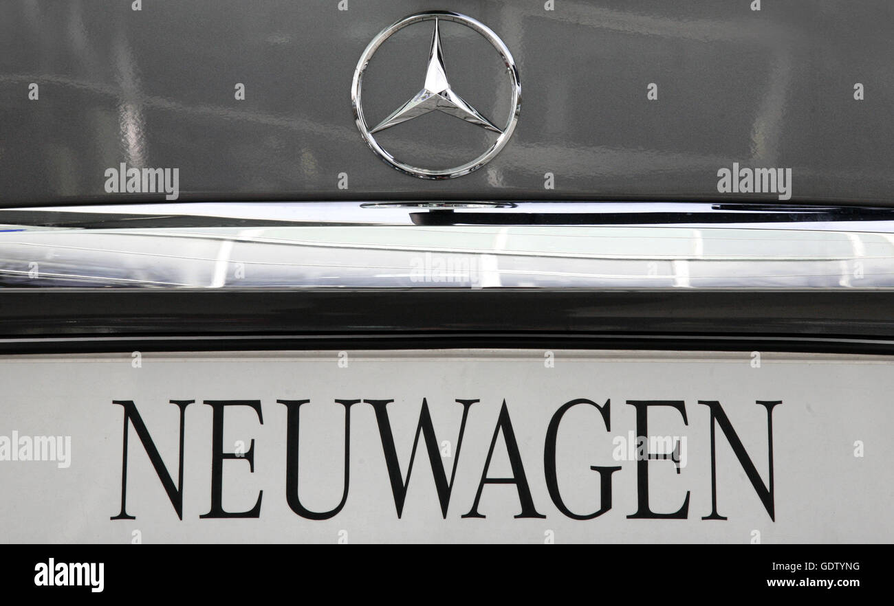 Concessionnaire mercedes benz Banque de photographies et d’images à ...