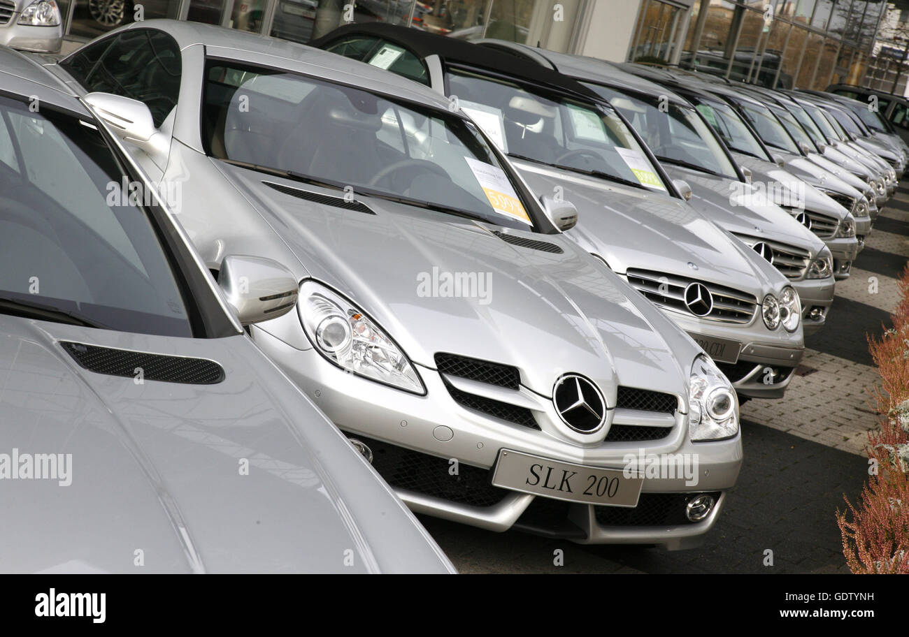 Mercedes dealership berlin Banque de photographies et d’images à haute ...