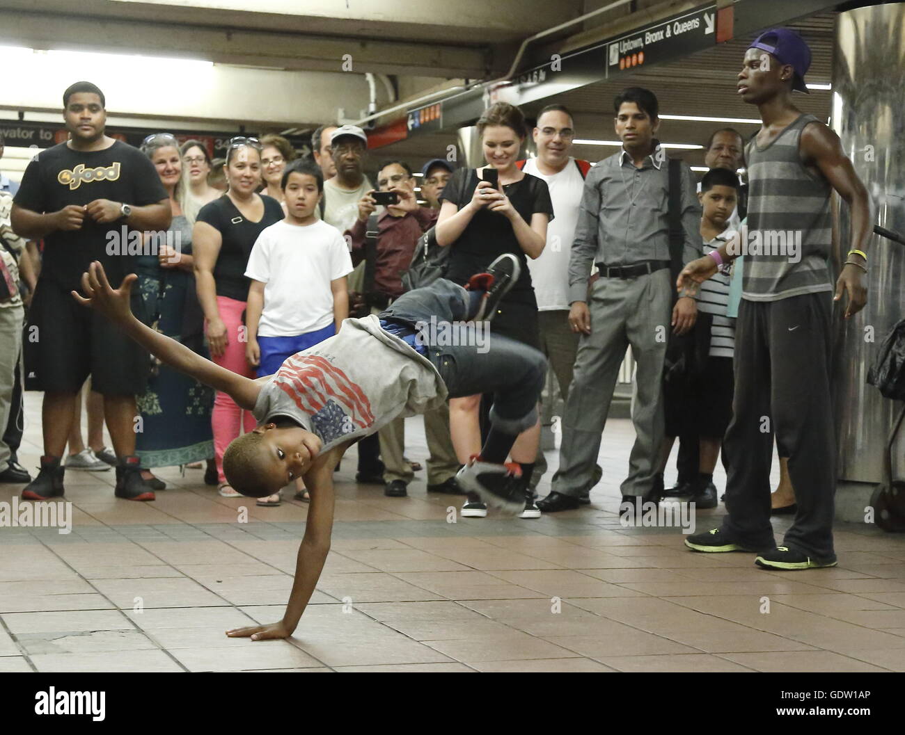 Breakdance show Banque de photographies et d’images à haute résolution ...