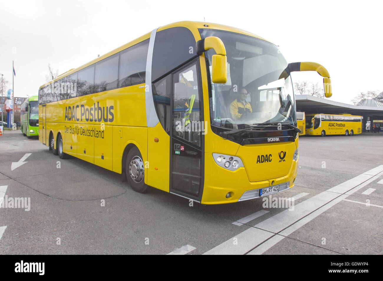 Bus postbus Banque de photographies et d’images à haute résolution - Alamy